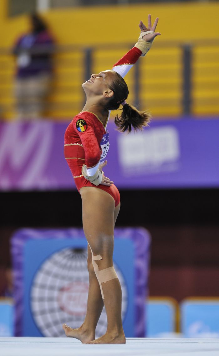 Viktoria Komova Beam